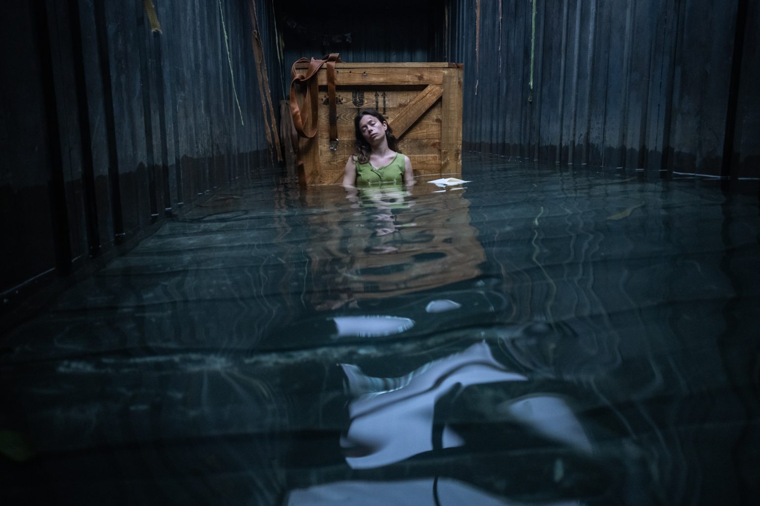 Crítica de 'Nowhere': Anna Castillo se luce en su papel más desafiante ...