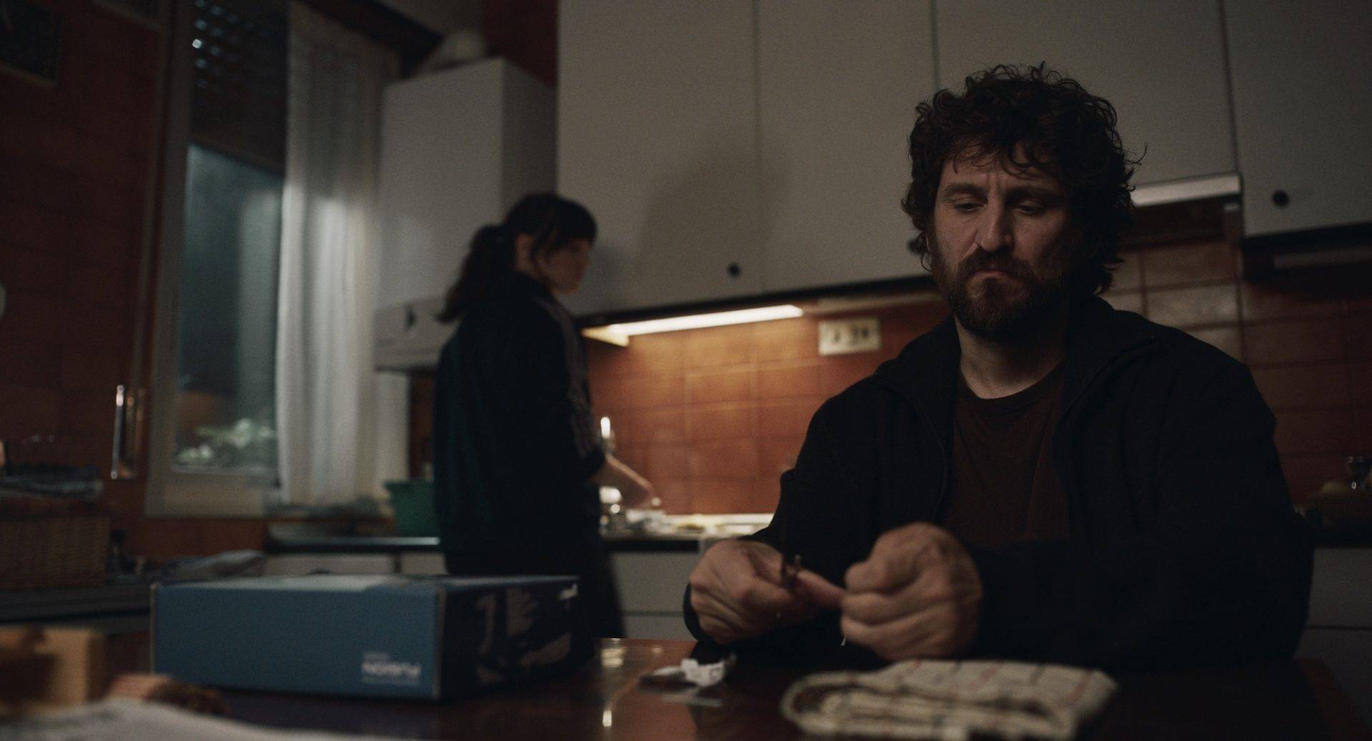 Netflix publica las primeras imágenes de la película ‘Un Fantasma en la Batalla’, dirigida por ...